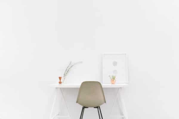 What Does Minimalist Living Truly Mean? (Including Tips + Benefits)